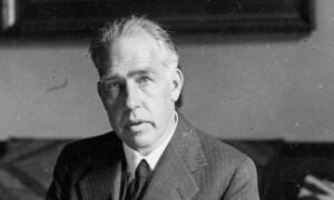 Niels Bohr: Físico que desarrolló el modelo atómico